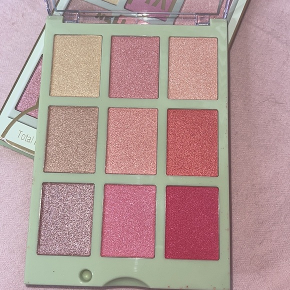 Pixi | Makeup | Pixi Hello Kitty Chrome Glow Palette 9oznib | Poshmark